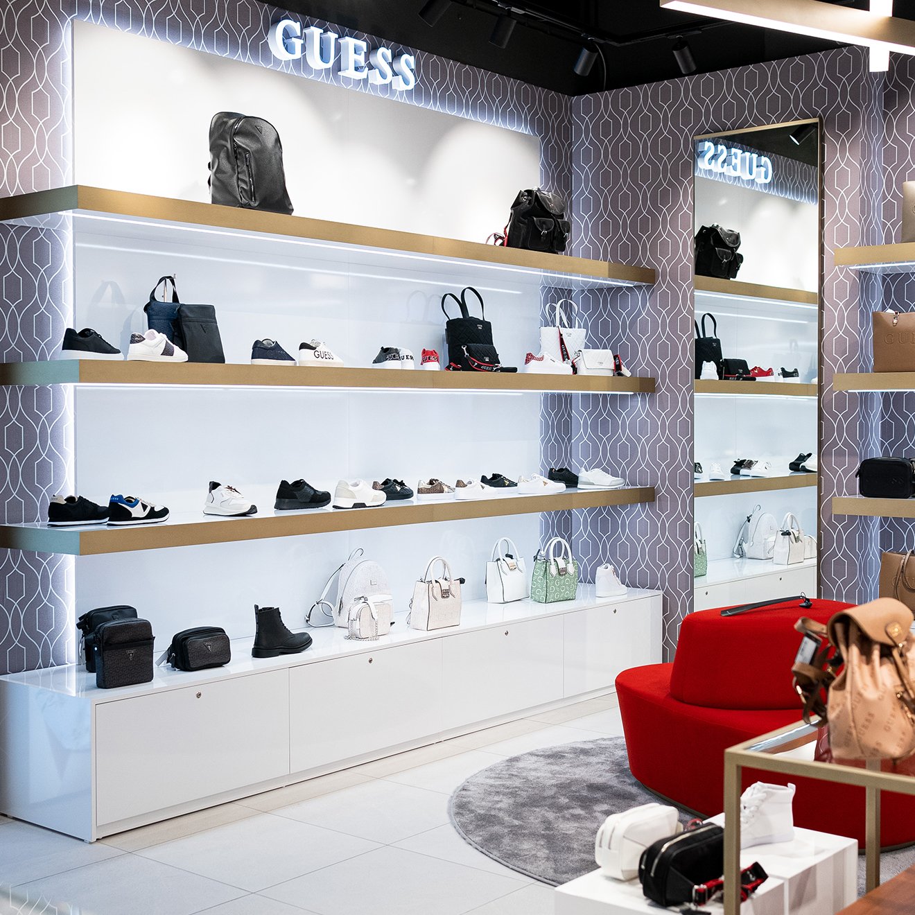 Guess Accessories | Designer Outlet Salzburg | McArthurGlen