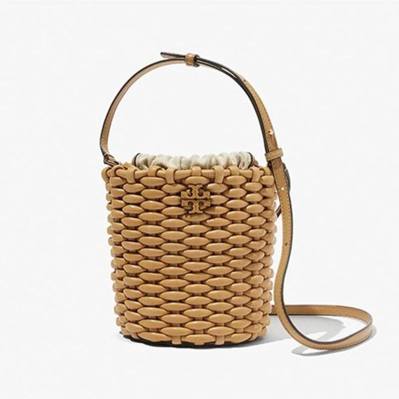 Vancouver Designer Outlet | From 30% to 70% less | McArthurGlen